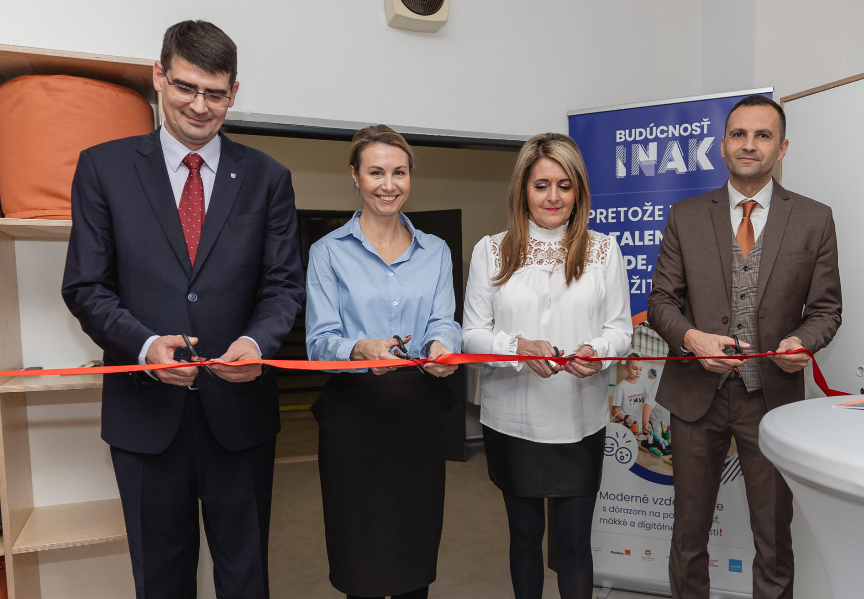Otvorili sme nové centrum Budúcnosti INAK v Prešove: Na východ ...